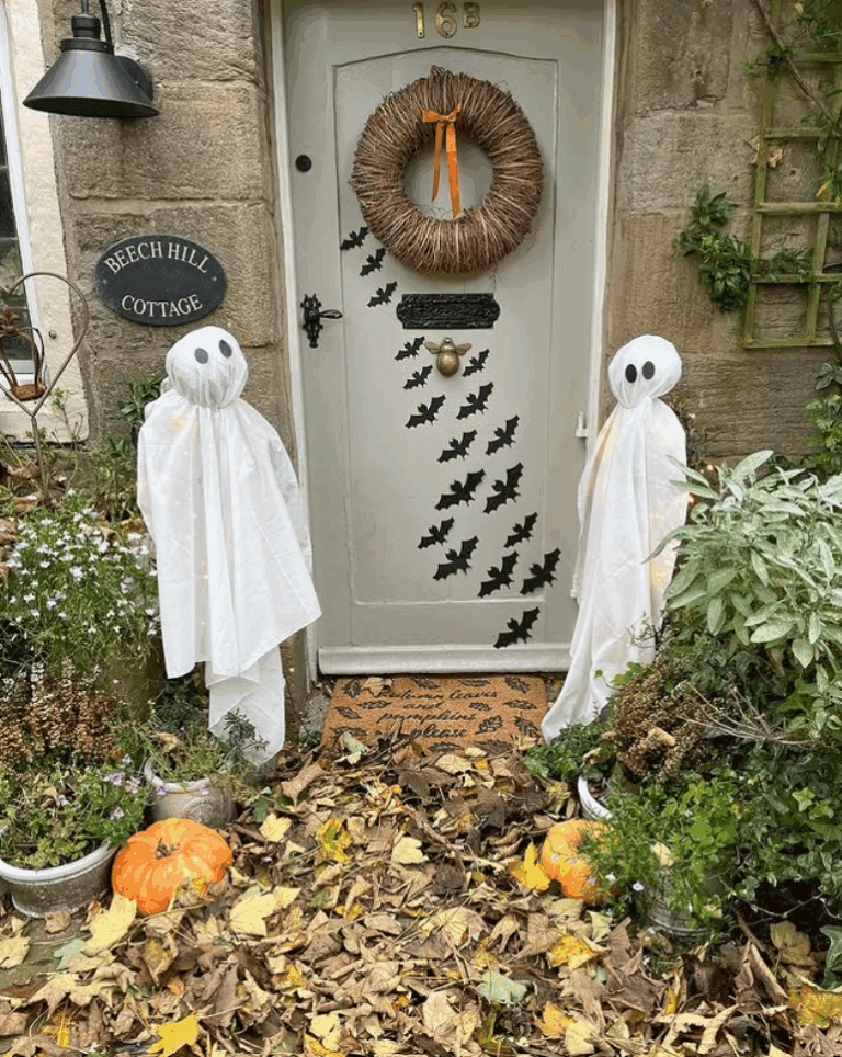 25 Spooktacular Halloween Door Decorations to Wow Trick-or-Treaters and ...