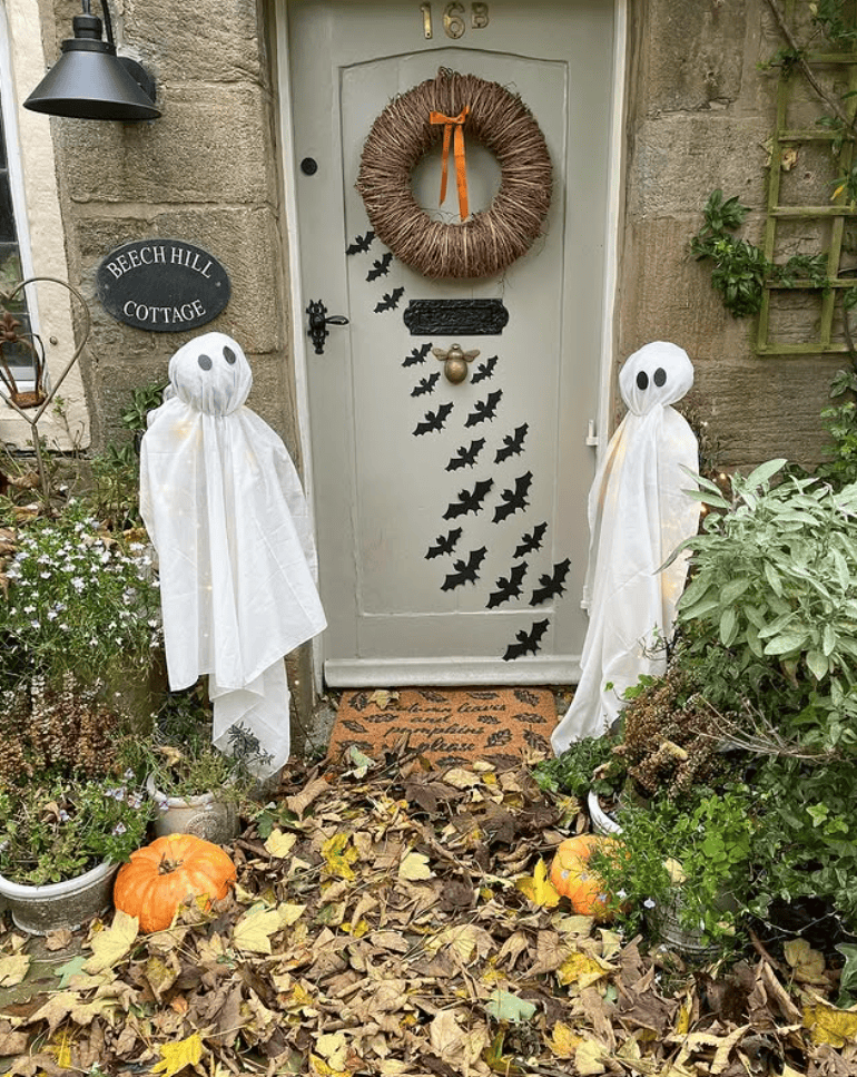 25 Spooktacular Halloween Door Decorations to Wow Trick-or-Treaters and ...