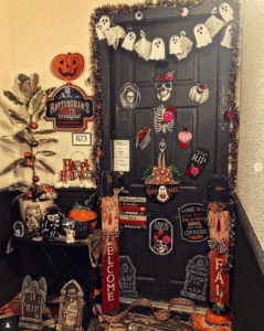 25 Spooktacular Halloween Door Decorations to Wow Trick-or-Treaters and ...