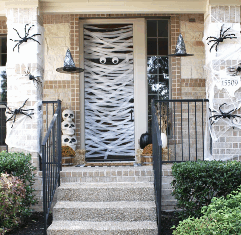 25 Spooktacular Halloween Door Decorations to Wow Trick-or-Treaters and ...