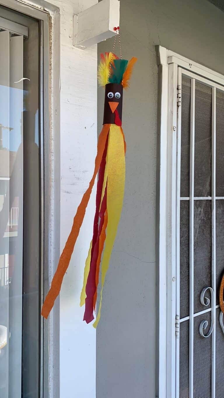 25+ Fun and Easy Thanksgiving Crafts for Kids to Make This Fall ...